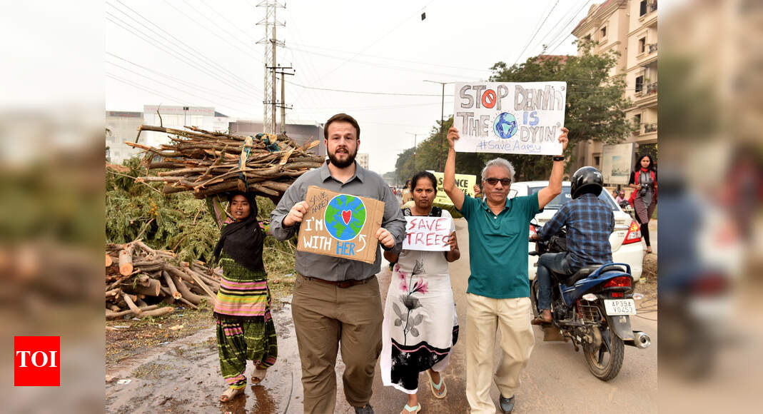 Dozens join hands for Hyderabad’s 'Chipko movement' | Hyderabad News ...