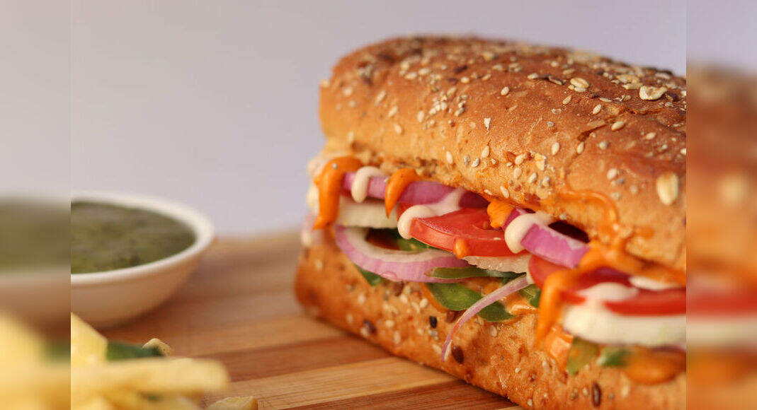 Now, pay more to get meals onboard Rajdhani, Shatabdi and Duronto ...