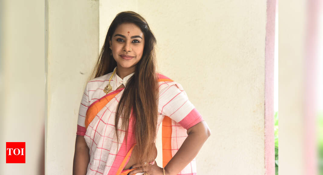 Sri Reddy clarifies on post against Udhayanidhi Stalin | Tamil Movie ...