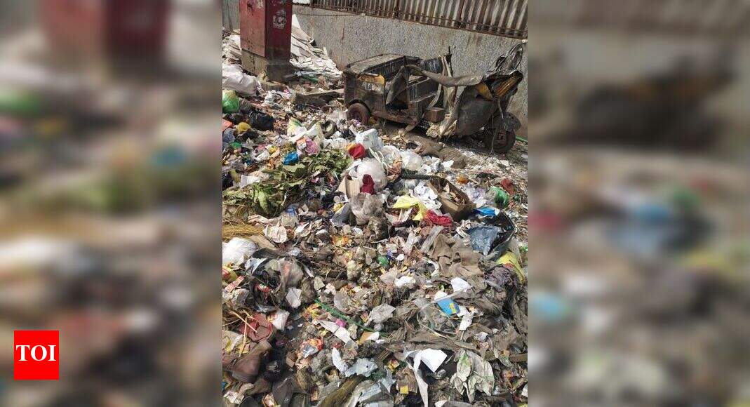 One the road garbage dusting clean - Times of India