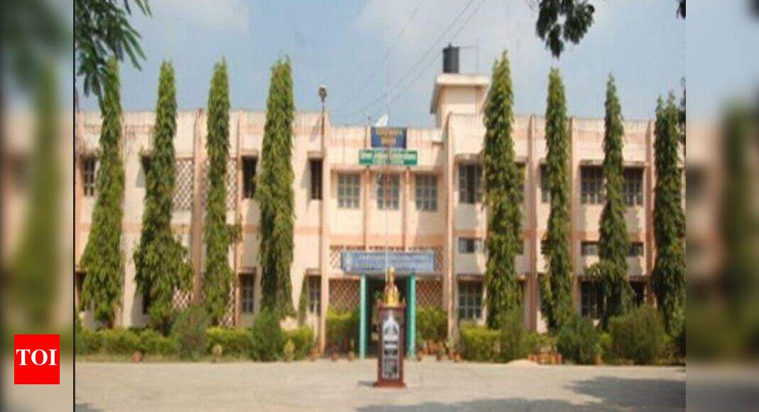 Bapatla college alumni to award gold medals to best outgoing students ...