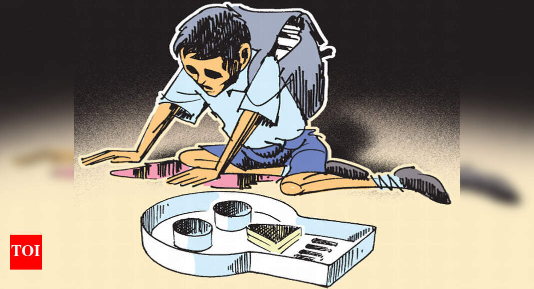Bihar: Schoolchildren carry ‘stale’ midday meal to Benipur SDO’s office ...