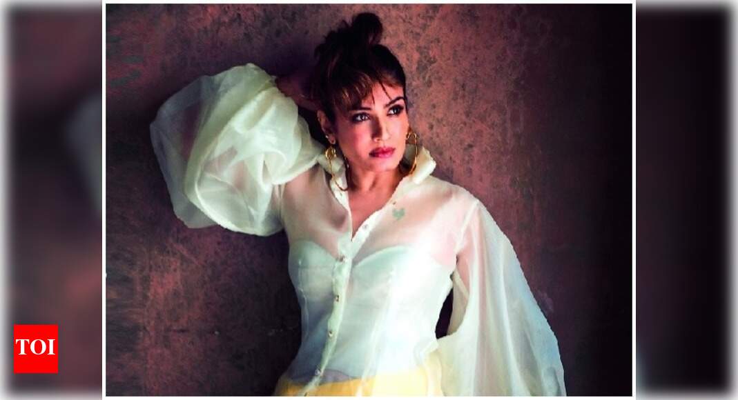 Raveena Tandon turns scriptwriter, pens four projects | Hindi Movie ...