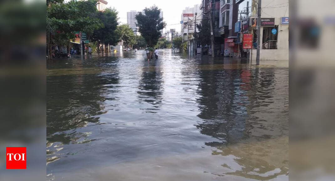 Lake bund breached, several houses flooded in Bengaluru | Bengaluru ...