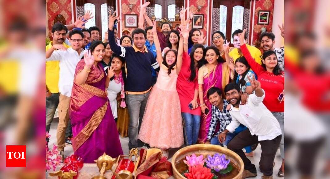 Alo Chhaya: Child actors Hiya Dey and Smriti Singh wrap up shoot on an ...