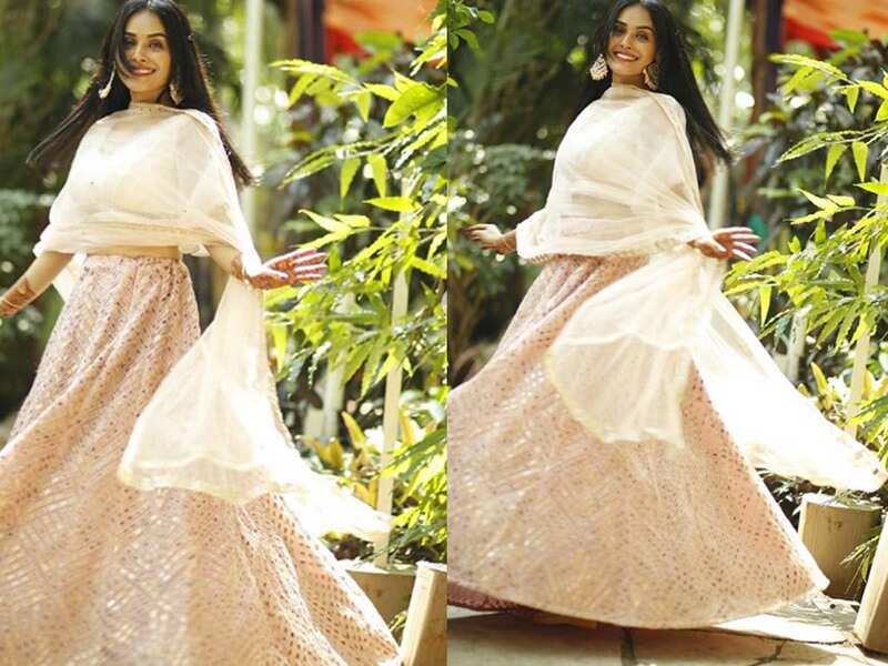 Photo Pallavi Patil Looks Beautiful As She Twirls In An Traditional Outfit Marathi Movie News