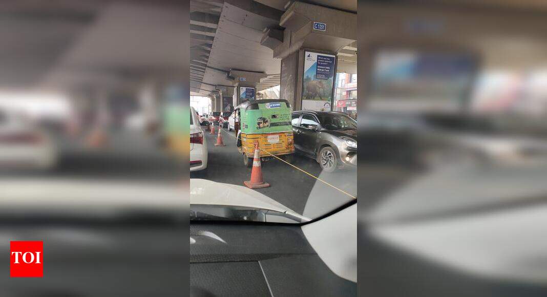 Rash driving in one way traffic - Times of India