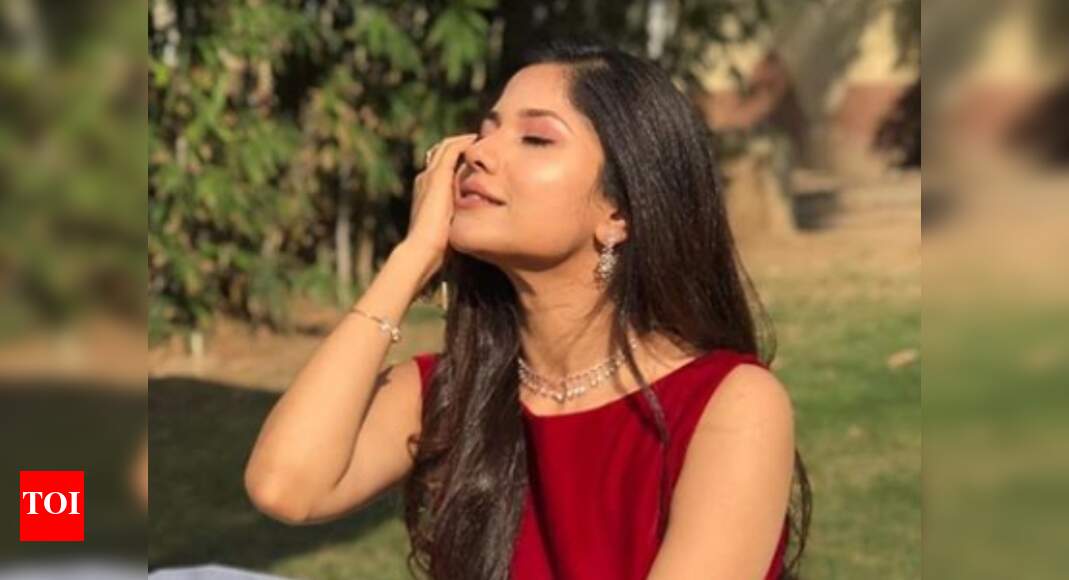 Kinjal Rajpriya dazzles in a glamorous red gown | Gujarati Movie News ...