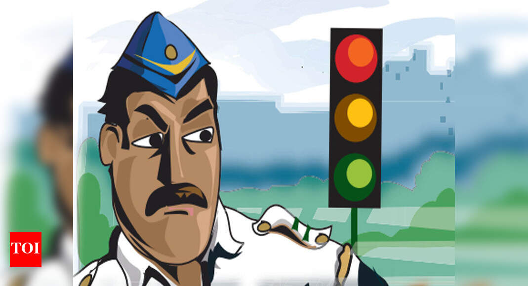 220 vehicles challaned for jumping red light in Gurugram | Gurgaon News ...