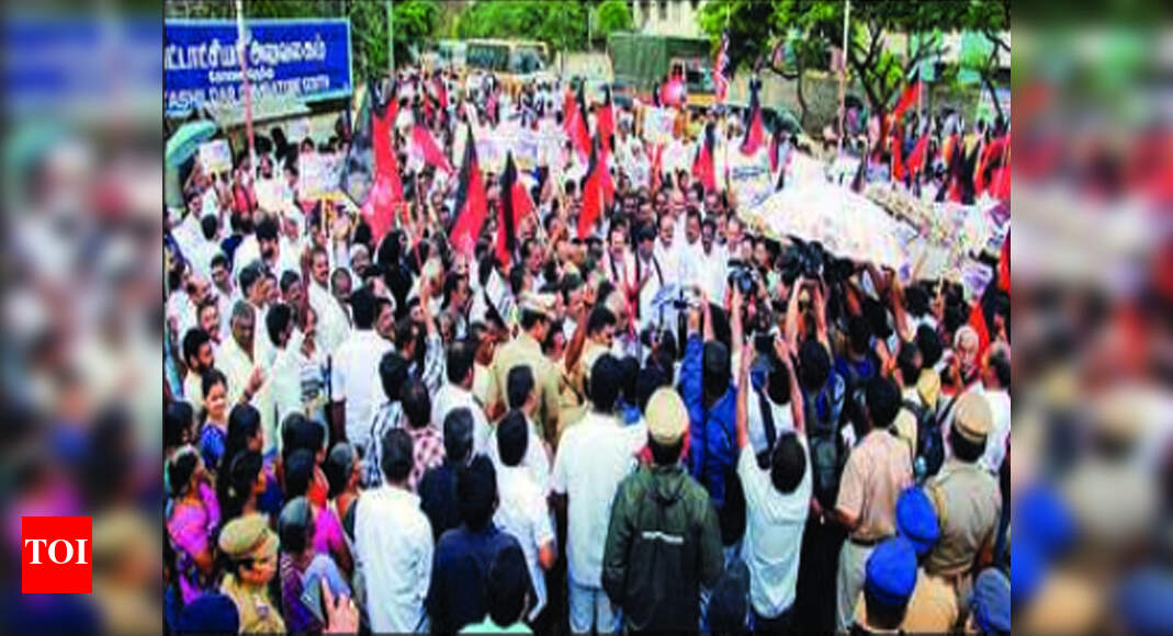 DMK cadres protest water scheme privatization | Coimbatore News - Times ...
