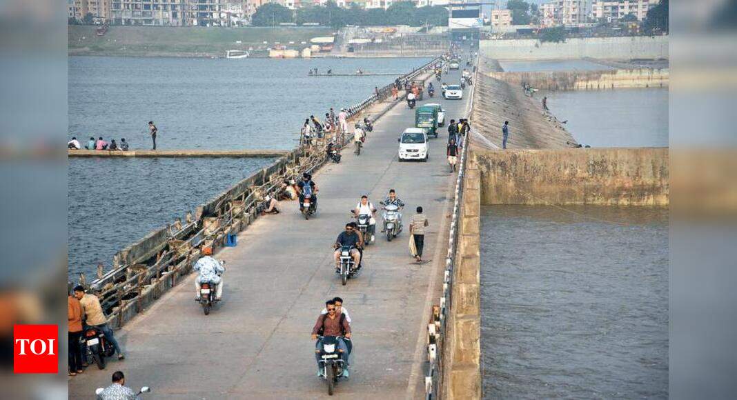 Weir-cum-causeway opens for commuters after four months | Surat News ...