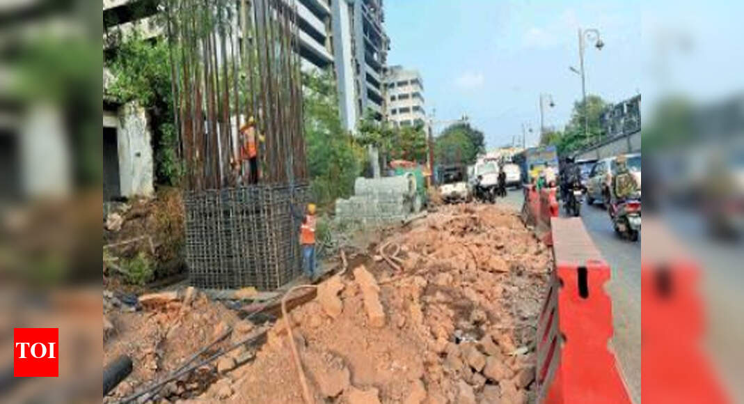 Pune: Work on column footing for Metro done at Nal Stop | Pune News ...