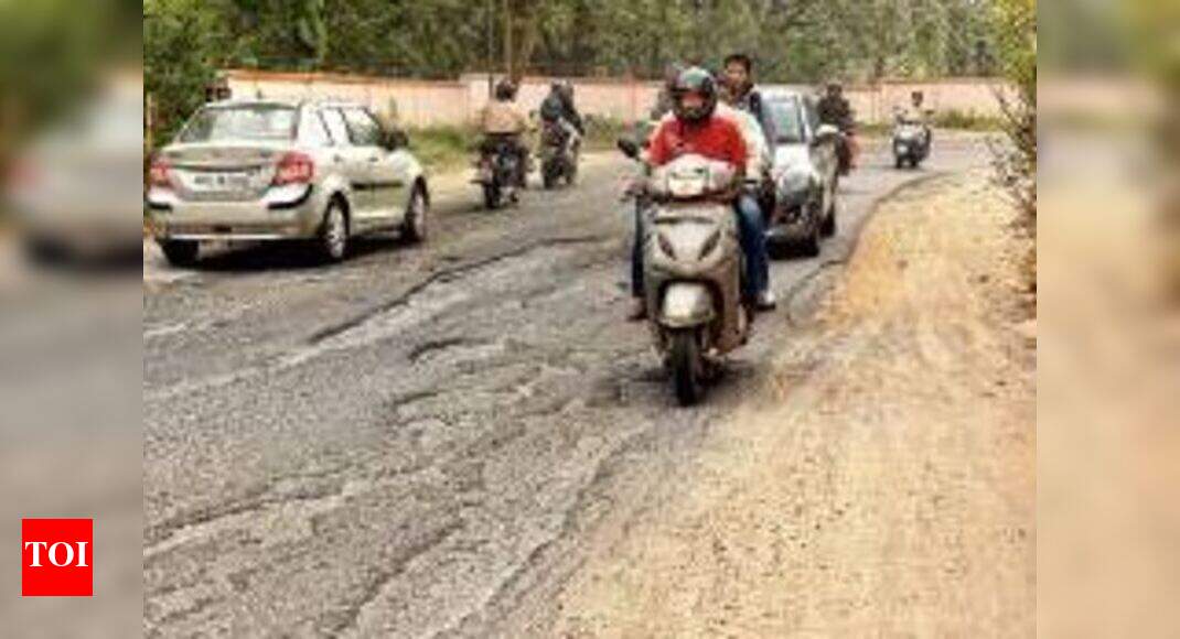 Battered Gough Road gives motorists bone-jarring ride | Hyderabad News ...