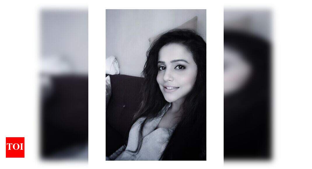 Bijal Joshi's pic perfect moment in black and white | Gujarati Movie ...