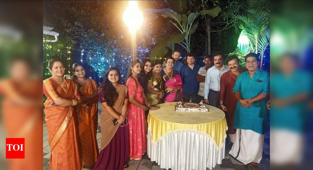 Kabani completes 200 episodes, team enjoys a celebratory mood - Times ...