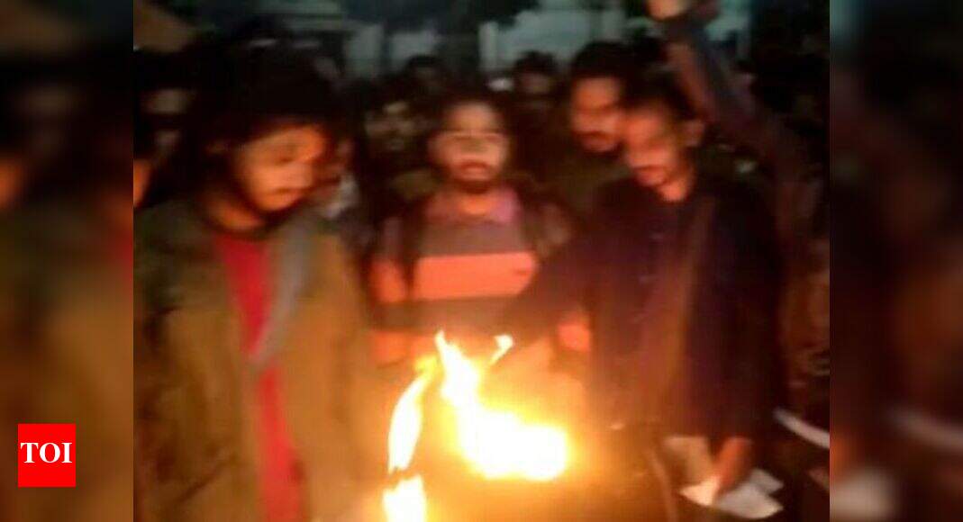 AMU students burn copies of Citizenship Amendment Bill on campus | Agra ...