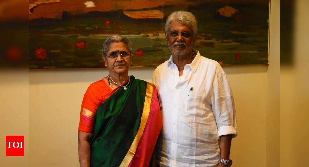 Editor Mohan and his wife at the celebration of their book at Vani ...