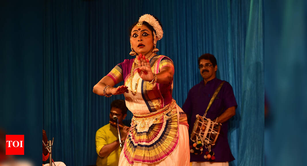 Jayaprabha Menon performs at Nrutholsavam | Events Movie News - Times ...