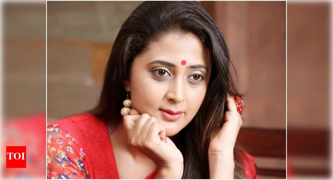 Video: Kaniha dancing to 'Karutha Penne' will brighten up your day ...