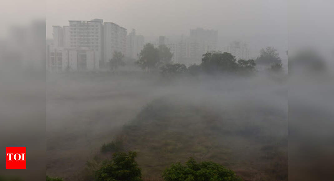 Traffic gives Pune hazy mornings, shallow fog only around Sunday | Pune ...