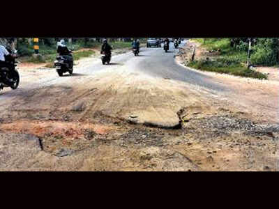Hyderabad: Residents plan shramdaan at damaged Gough Road as plaints ...