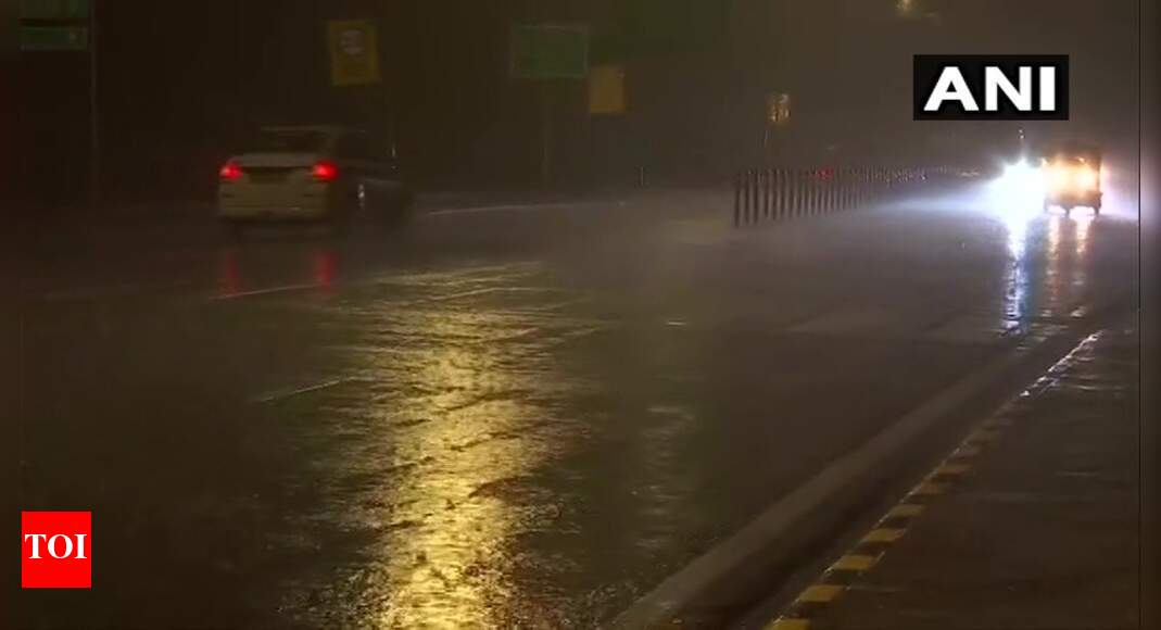 Heavy rains, thunderstorm lash Delhi-NCR | Delhi News - Times of India