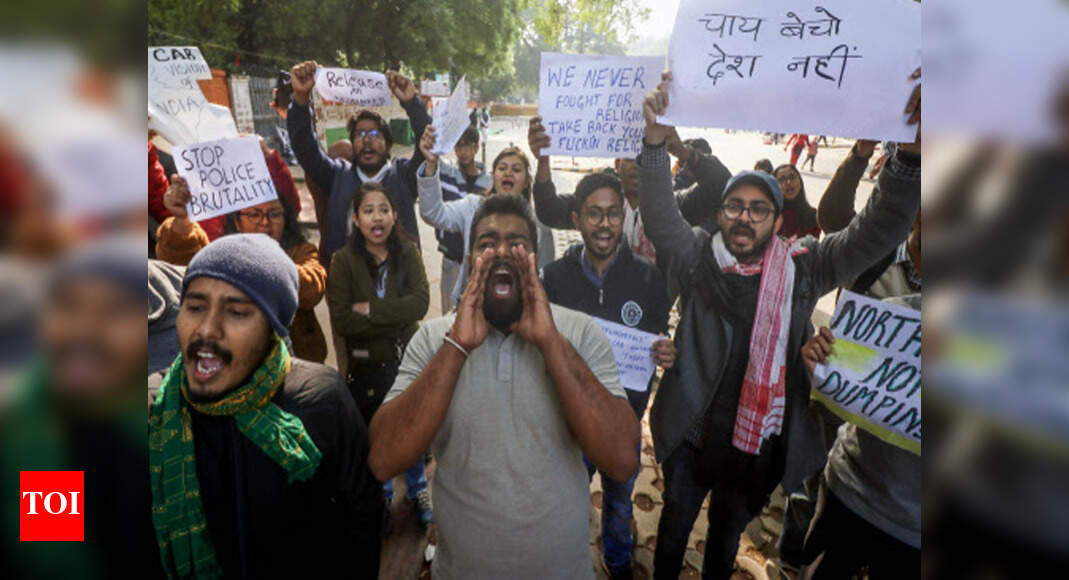 13 metro stations closed in view of violent protests in Delhi | Delhi ...