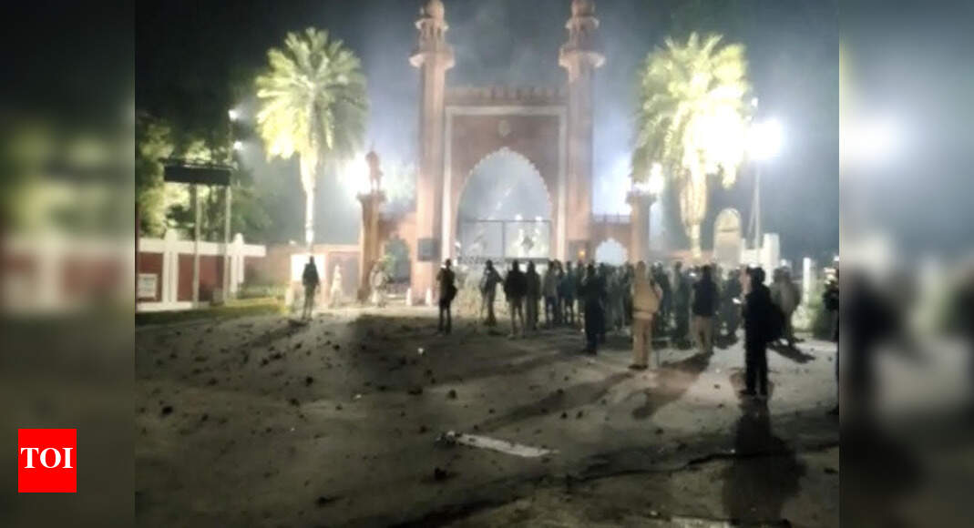 Anti-CAA protests: Police enter AMU campus, fire tear gas after DIG ...