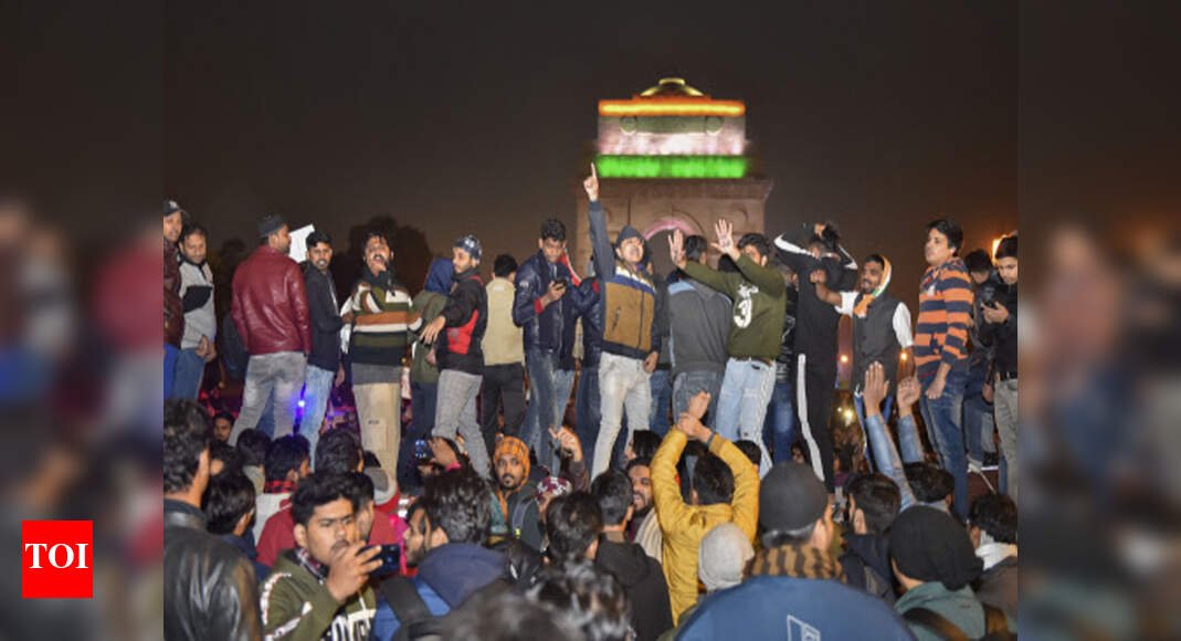 Anti-CAA protests: Citizens read out Preamble, vow to stand with ...