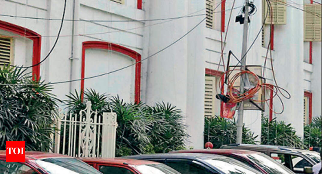 Kolkata: Snipped cable wires repaired in places; more to face the chop ...