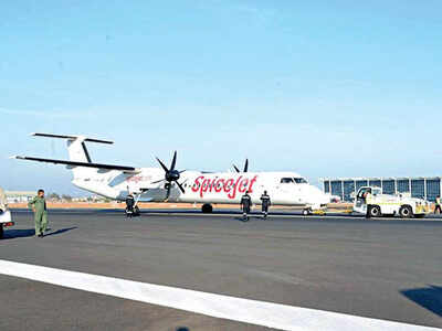 Goa: Alert officials save SpiceJet flight from crash at Dabolim | Surat ...