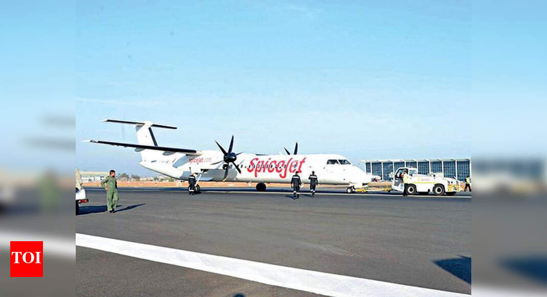Goa: Alert officials save SpiceJet flight from crash at Dabolim | Surat ...