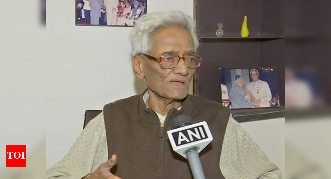 Urdu writer Mujtaba Hussain decides to return Padma Shri | India News ...
