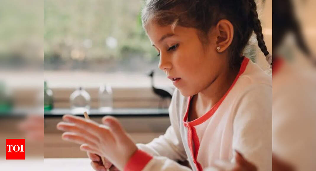 Kids who do maths by counting on their fingers turn out smarter, say ...