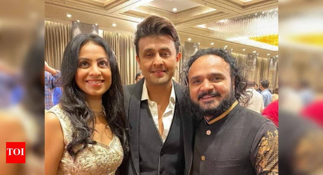 Photo: Parthiv Gohil has his fanboy moment with Bollywood singer Sonu ...