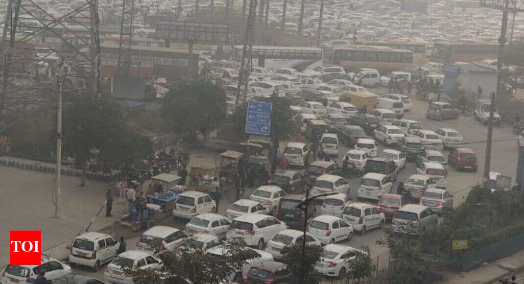 Delhi traffic latest updates: traffic updates from Delhi-NCR: 14 metro ...