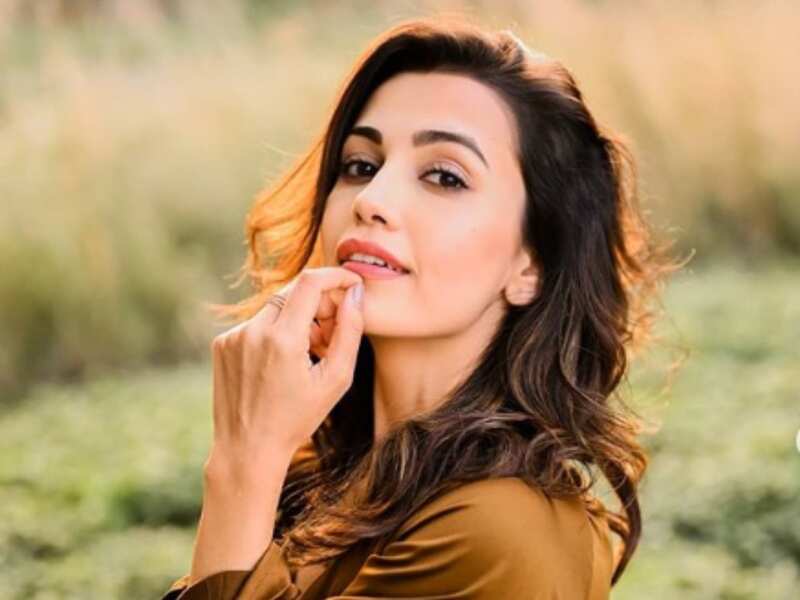 Photos: Esha Kansara strikes a stunning pose in a silk gown | Gujarati ...