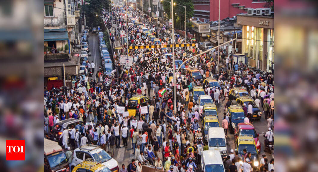 CAB Protest in Mumbai: Mumbaikars thank 500 cops for managing crowds ...