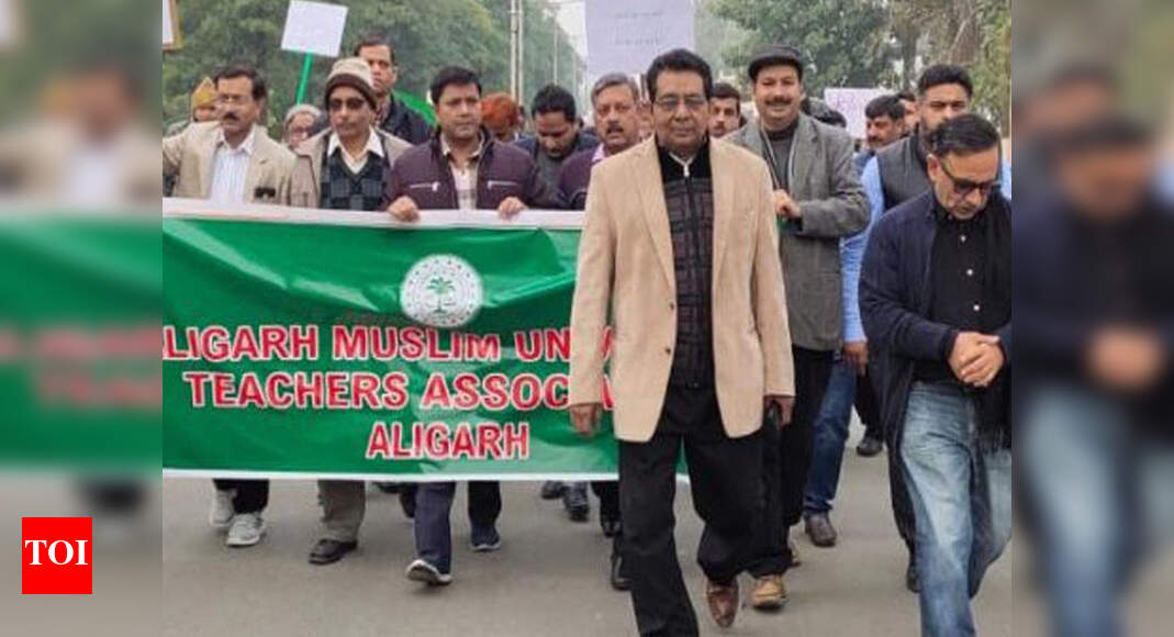 Anti-CAA stir: AMU teachers take out protest march on campus | Agra ...