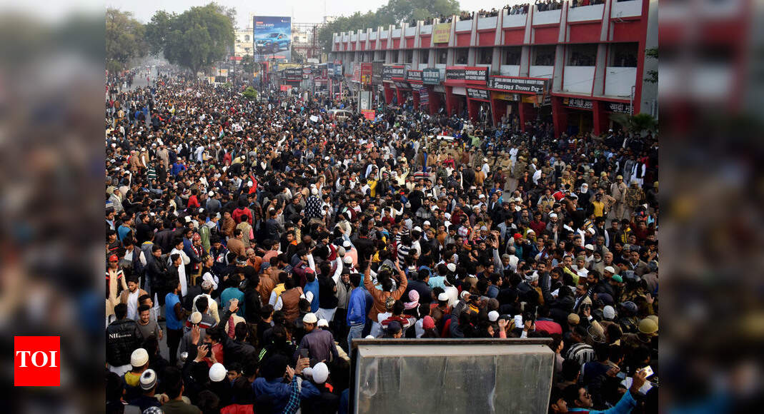 Protests in India: 6 dead in anti-CAA protests in UP; violence in Delhi ...