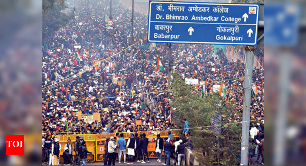 Anti-CAA stir: Protests break out in several areas, 6,000 cops keep ...