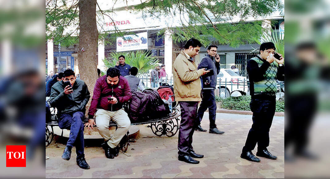 Lucknow: All roads lead to Wi-Fi parks amid Net blackout | Lucknow News ...
