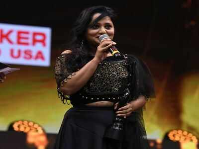 Sharanya’s surprise song performance at Filmfare | Kannada Movie News ...