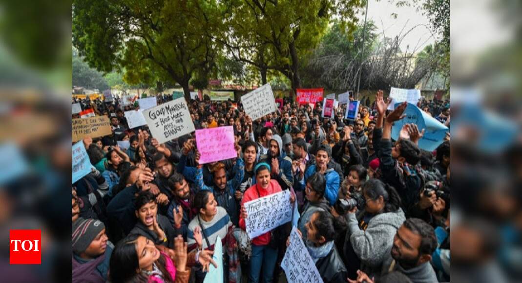 Anti-CAA protests continue in Delhi, police maintain tight vigil ...