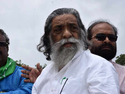 Jharkhand: On counting eve, Shibu Soren spends time with kids | Ranchi ...