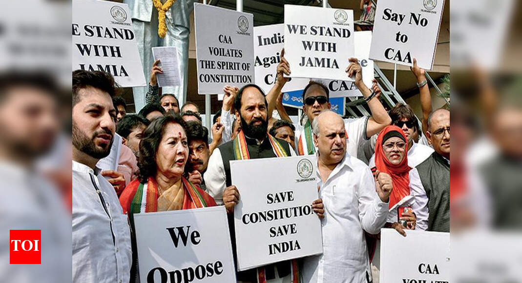 CAB Protest Hyderabad: Protestors read out paras from Constitution ...