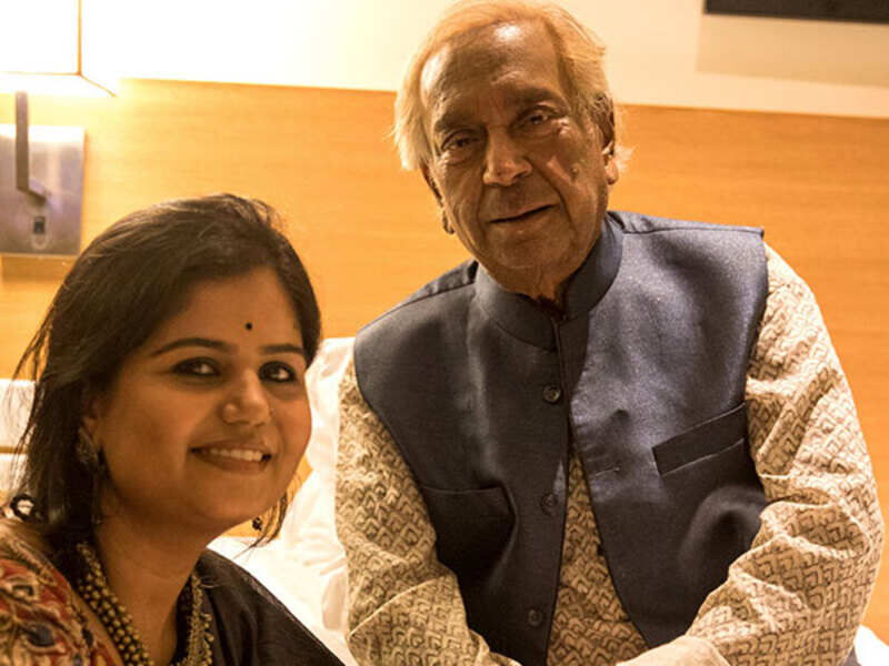 Padma Vibhushan Pt Birju Maharaj is impressed with singer Parul Mishra ...