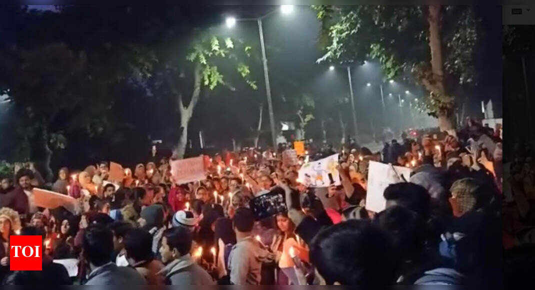 Up Caa Stir: CAA protest: AMU officials threatened students to vacate ...