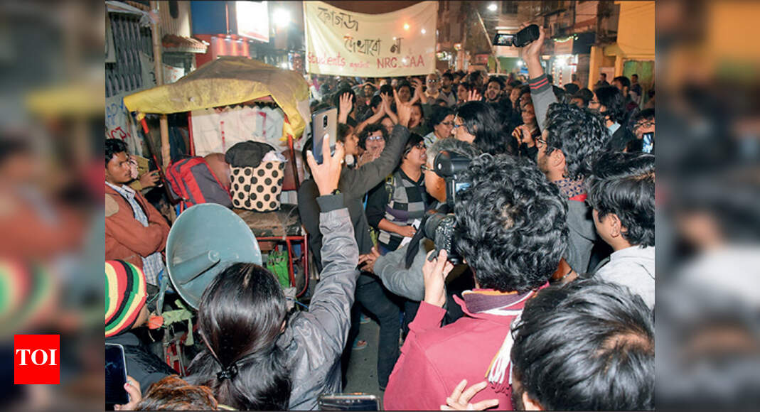 Kolkata: Outrage follows attack on anti-CAA protesters; 3 held ...