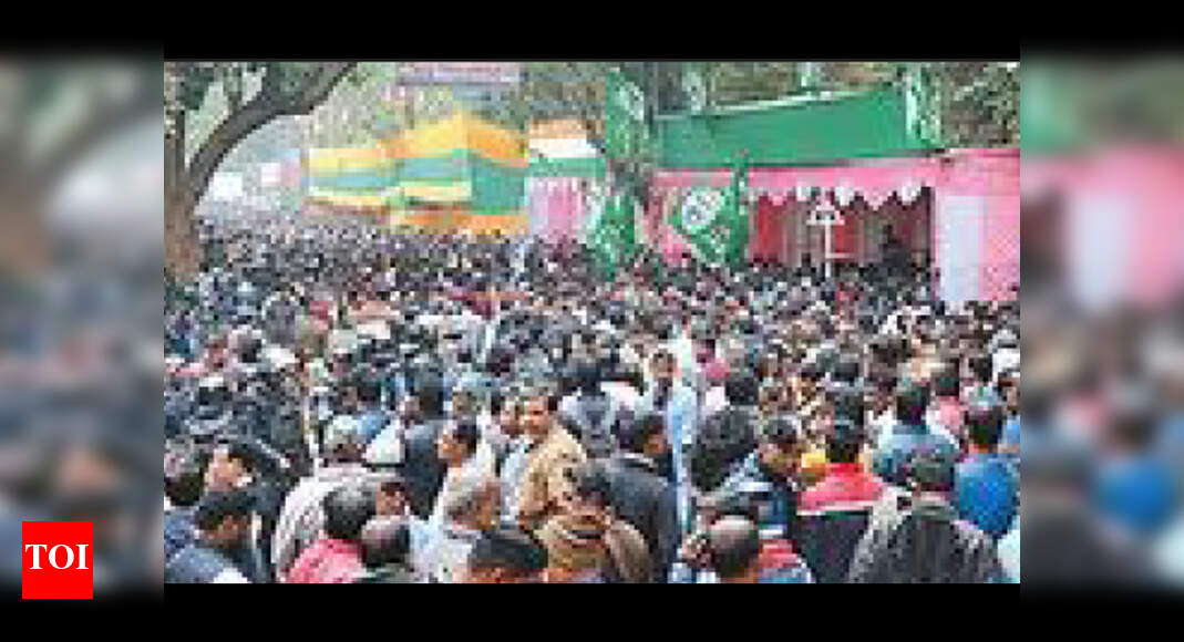 BJP workers celebrate Saryu Rai victory in Raghubar Das home turf ...